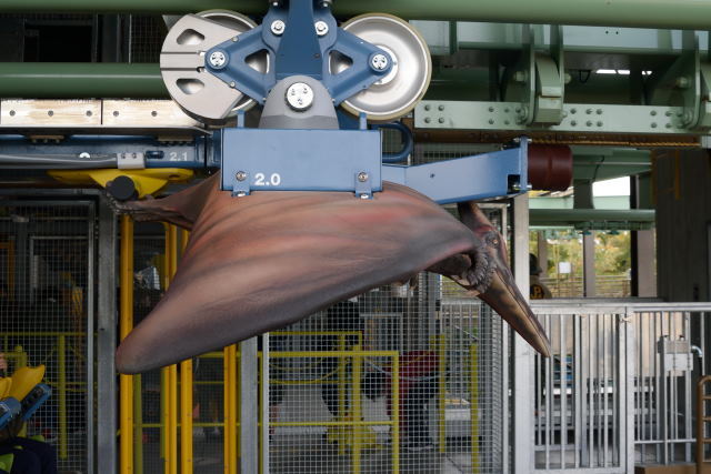 【USJ】恐竜たちがやりたい放題!? 世界最長×最大高低差「ザ・フライング・ダイナソー」絶叫レポ（写真 13/32） - mimot.(ミモット)