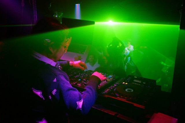 81歳現役“DJ SUMIROCK”に聞いた「20歳に戻れるなら、何になりたい？」（写真 1/13） - ウレぴあ総研